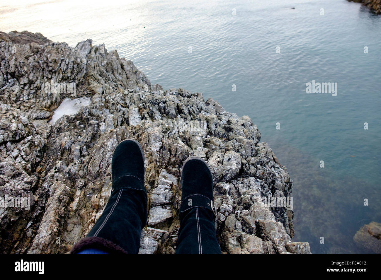 Edge of cliff, water, feet hi-res stock photography and images - Alamy