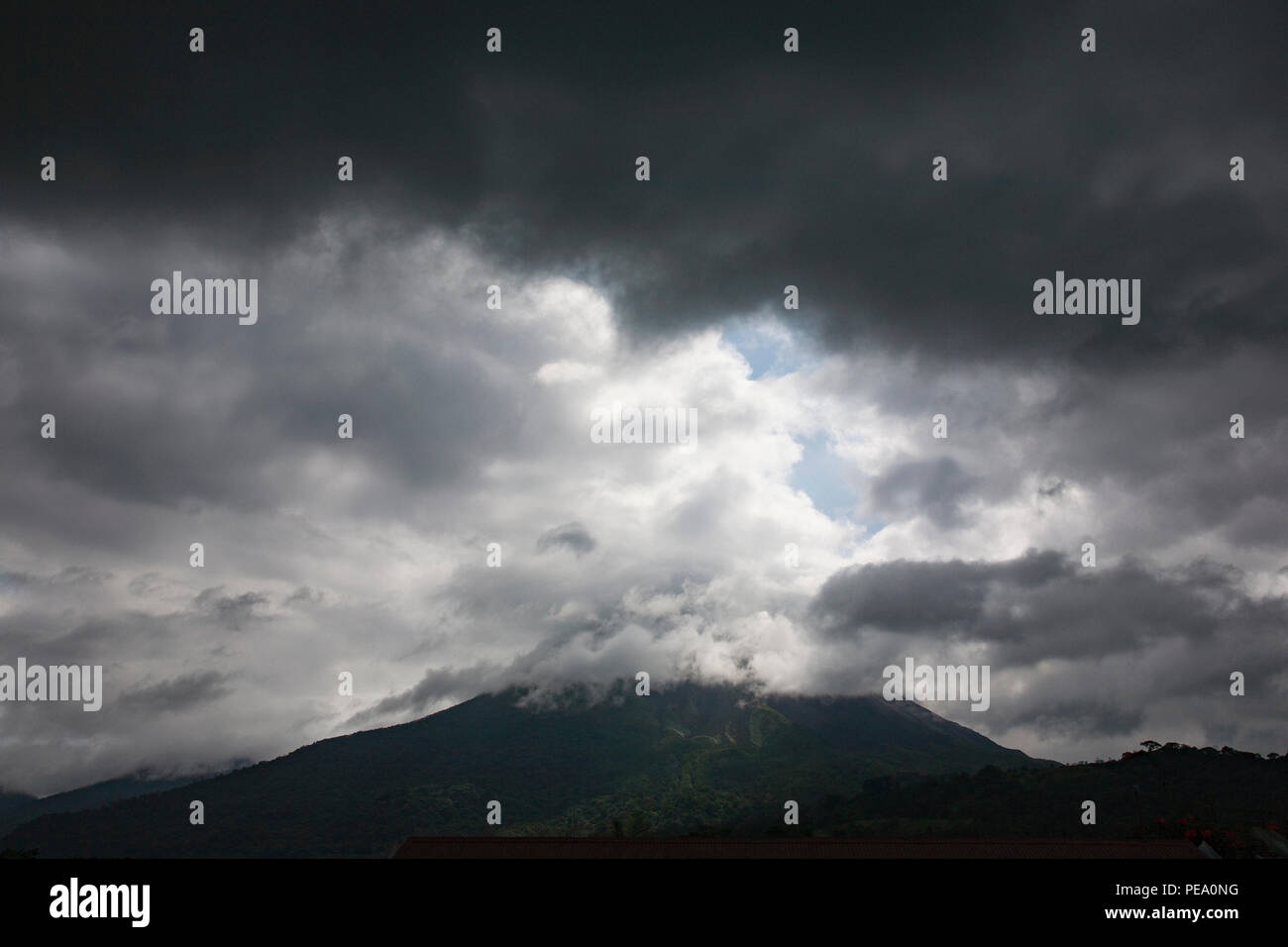 Clouds over arenal volcano hi-res stock photography and images - Alamy