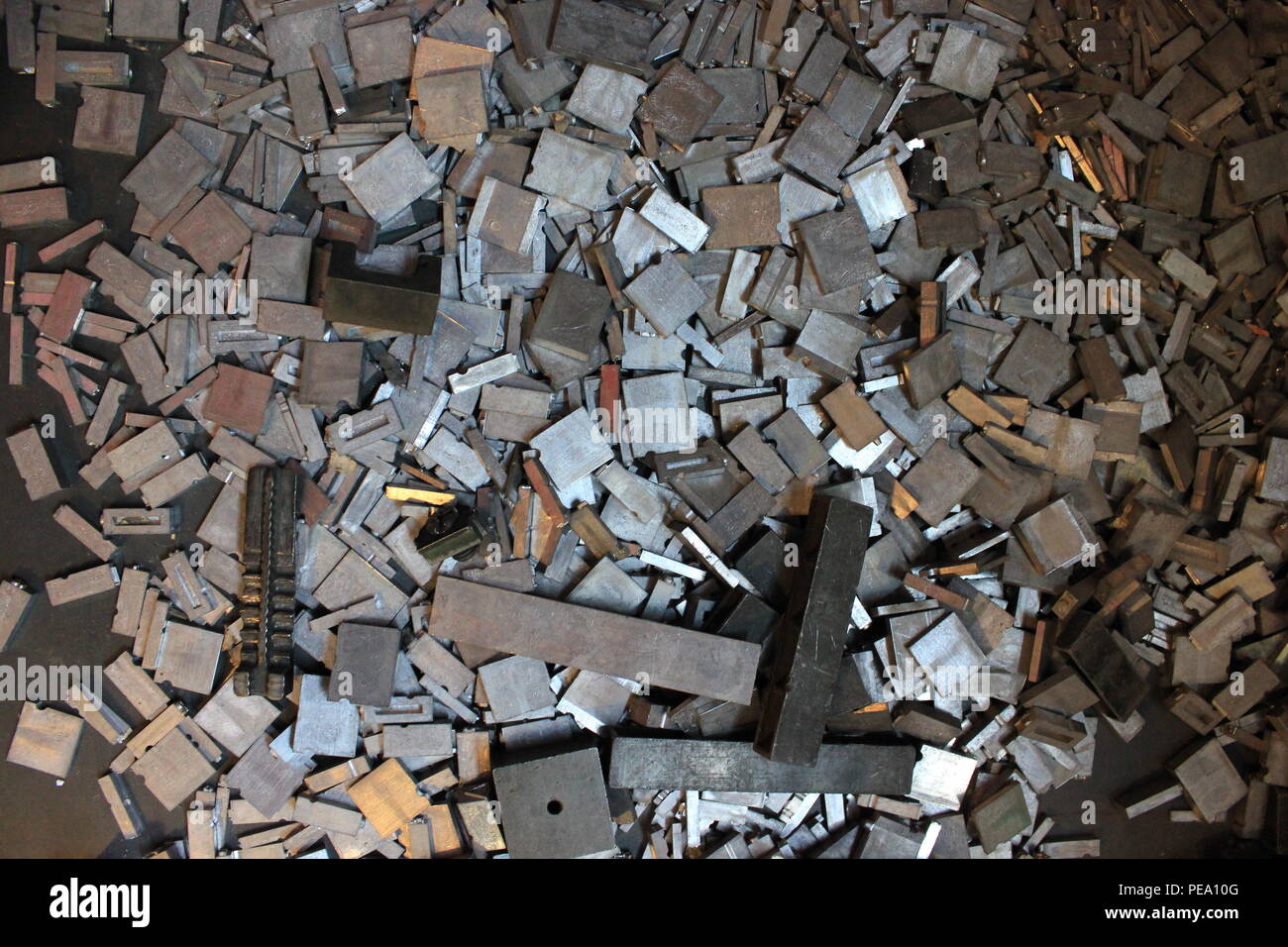 Cast metal type pieces hi-res stock photography and images - Alamy