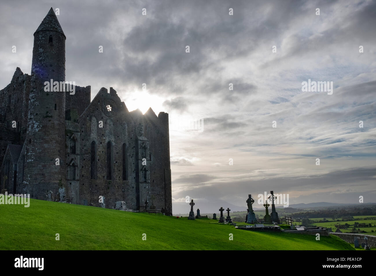 The rock of cashel tipperary sun hi-res stock photography and images ...