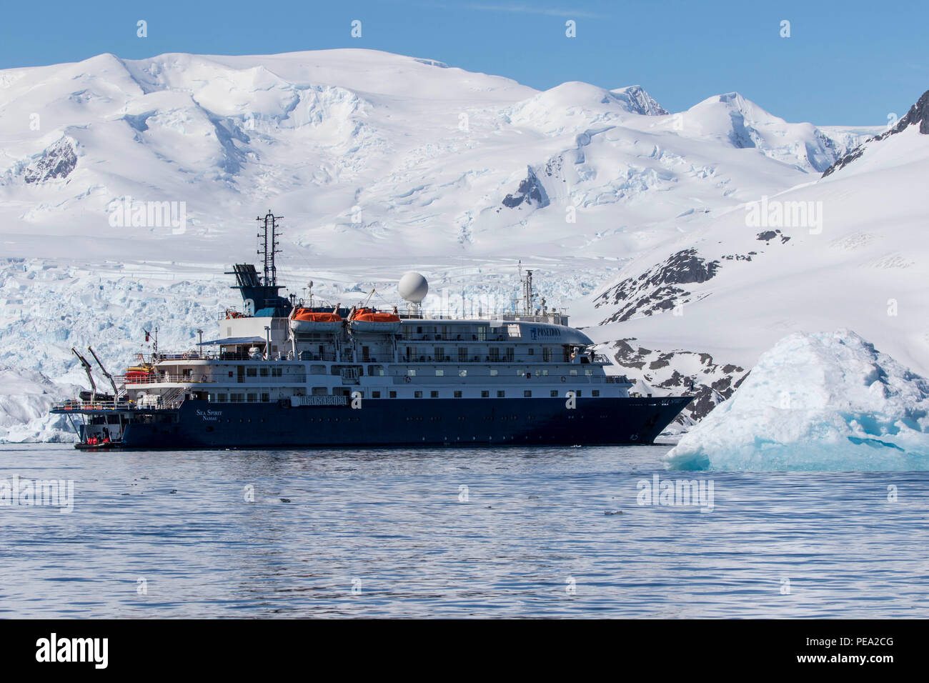 Expedition cruise ship sea hi-res stock photography and images - Alamy