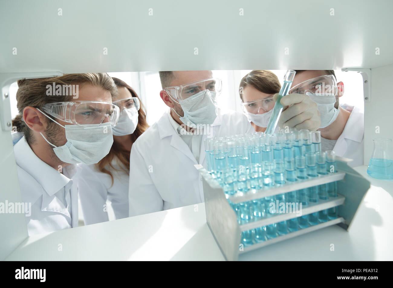 Female male chemical laboratory workers hi-res stock photography and ...