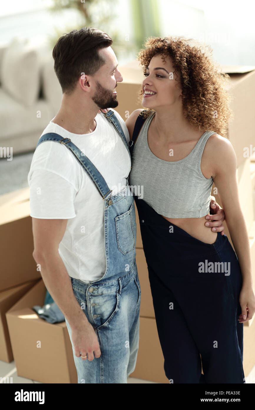 Portrait of a married couple when moving to a new house Stock Photo - Alamy