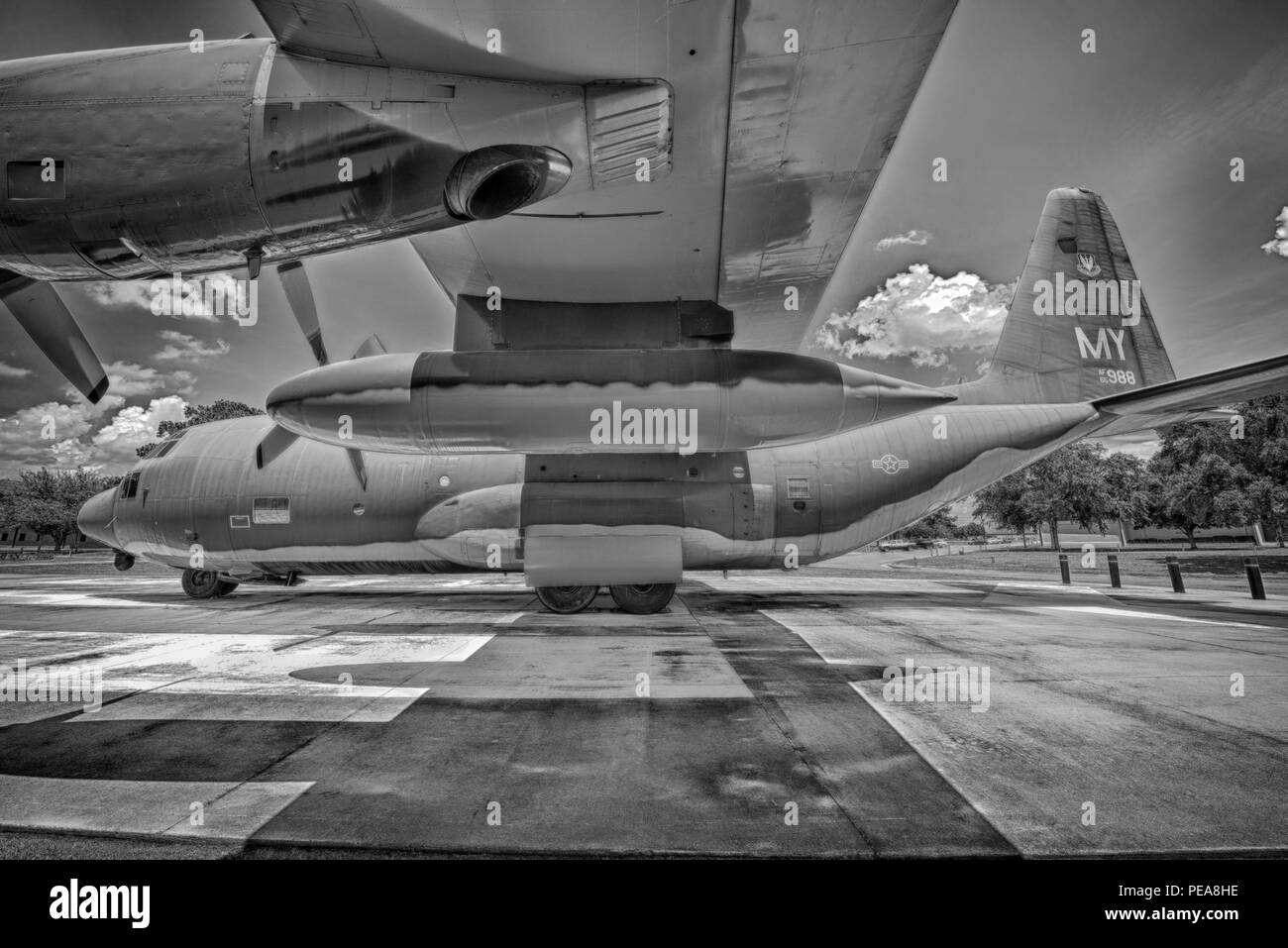 A u s air force c 130 hercules aircraft Black and White Stock Photos ...