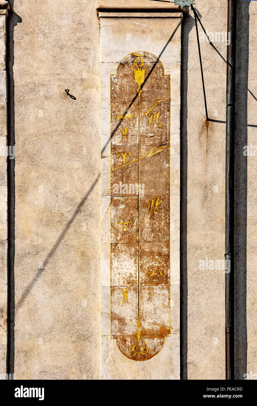 Sundial of the zodiacal signs hi-res stock photography and images - Alamy