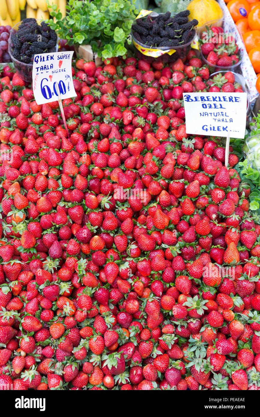 Fresh fruit strawberries with Turkish lira prices for sale at food ...