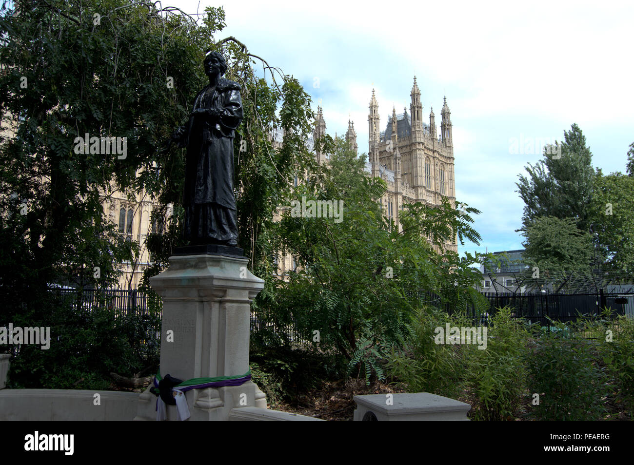 Emmeline and Christabel Pankhurst Memorial in Victoria Tower Gardens ...