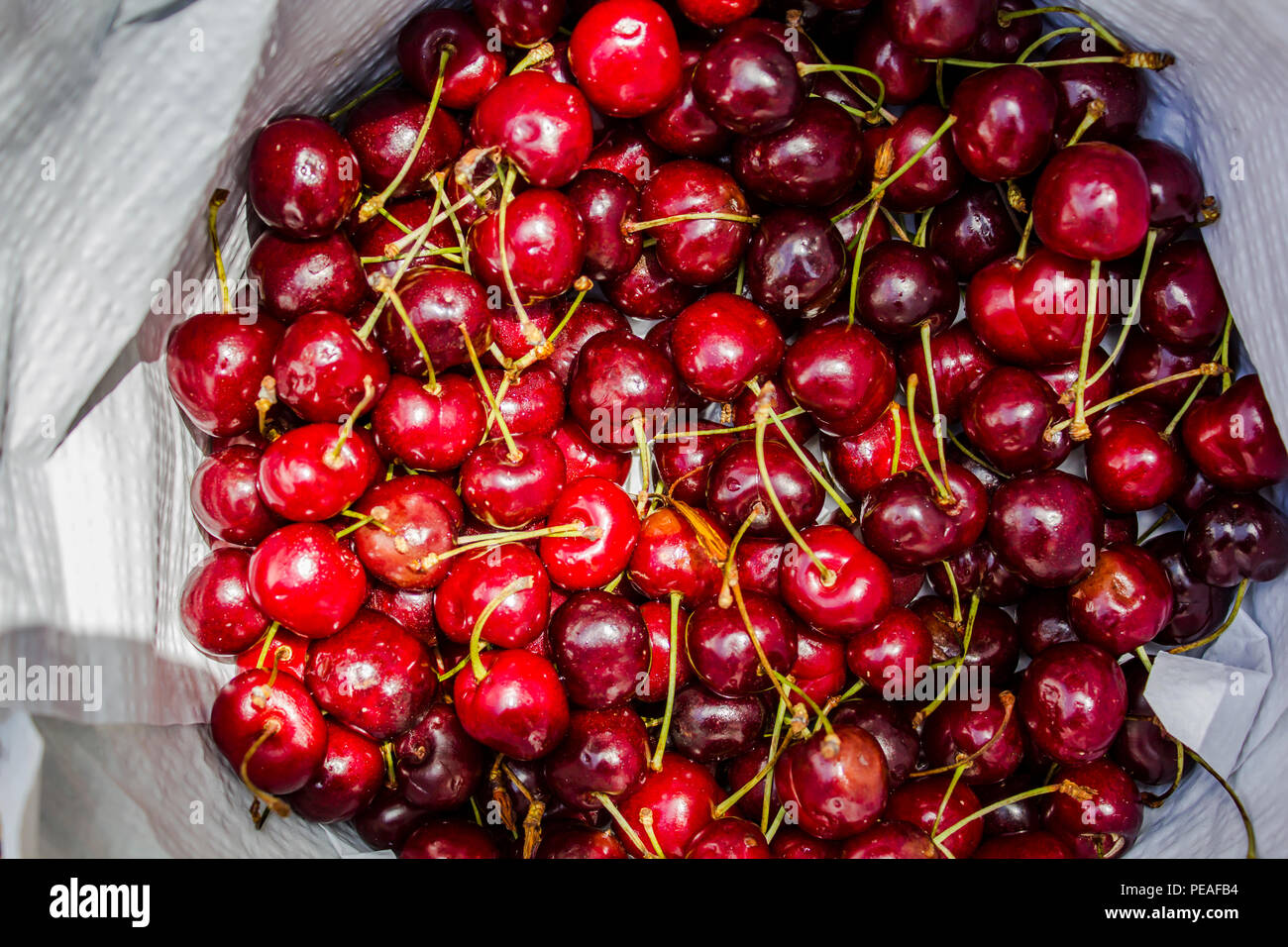 Red berry fruit hi-res stock photography and images - Alamy