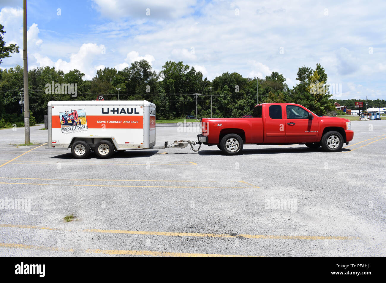 A 2007 Chevrolet Truck towing a tandem axle U-Haul Trailer Stock Photo ...