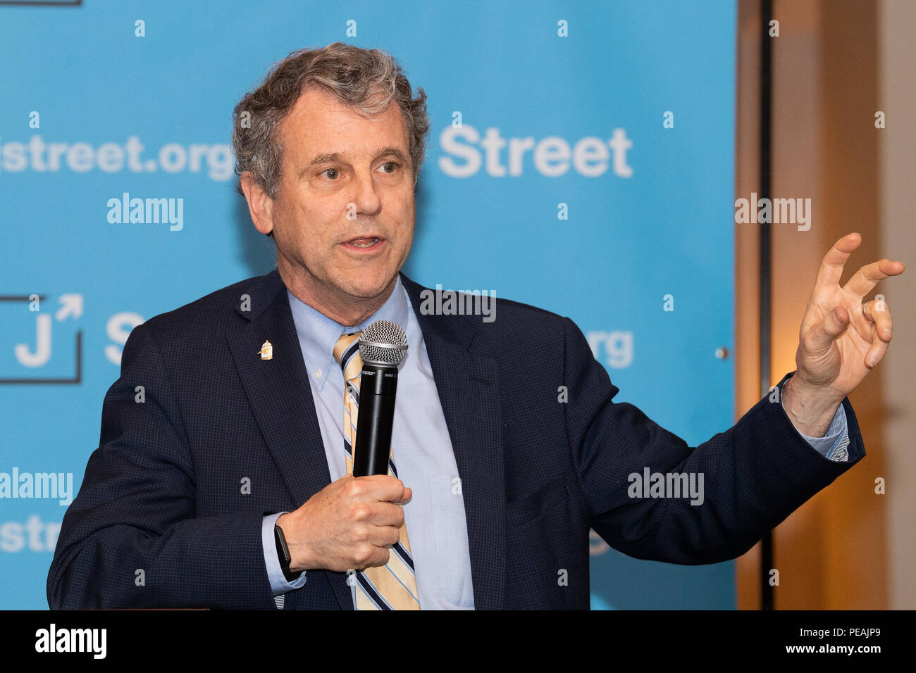 Sherrod brown hi-res stock photography and images - Alamy