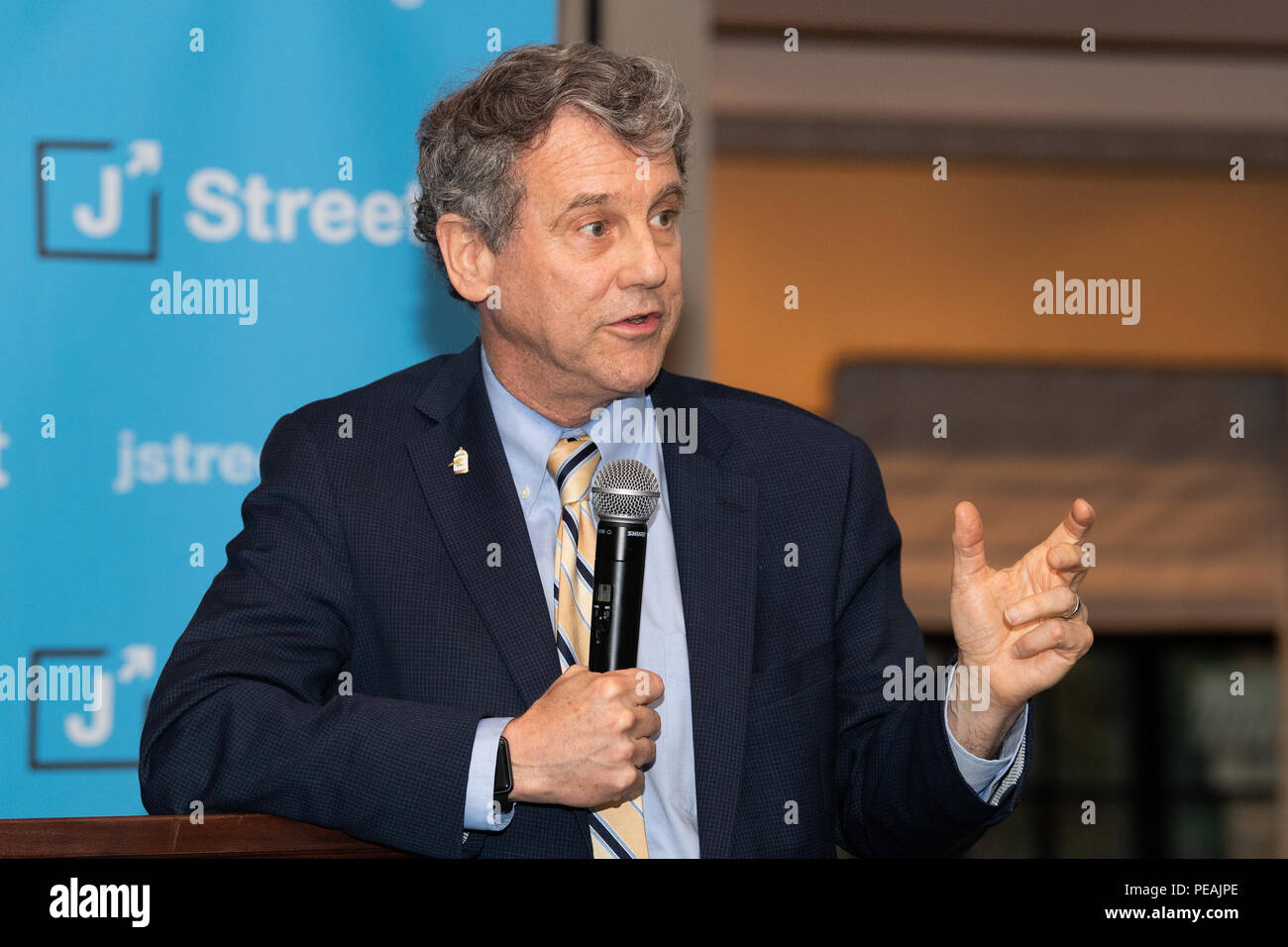 Sherrod brown hi-res stock photography and images - Alamy