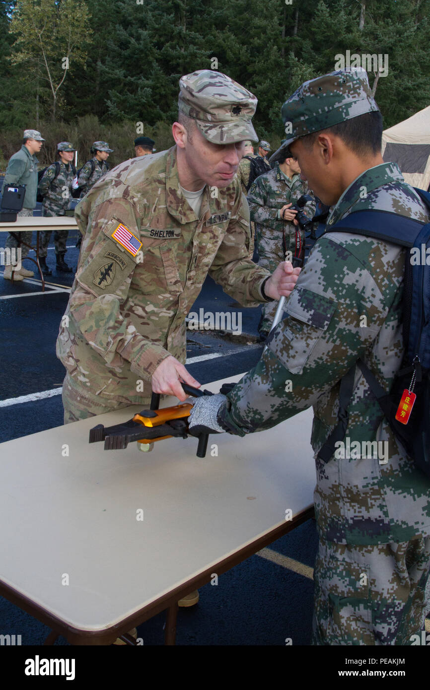 Lt. Col. Jason Shelton, plans officer, I Corps, gets some hands-on ...