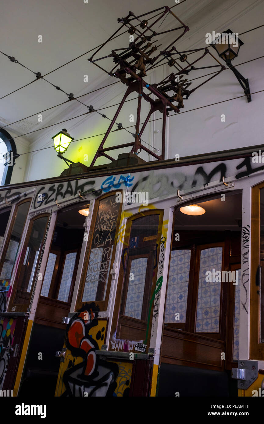 Ascensor da Bica, Bica Funicular, Lisbon, Portugal Stock Photo - Alamy