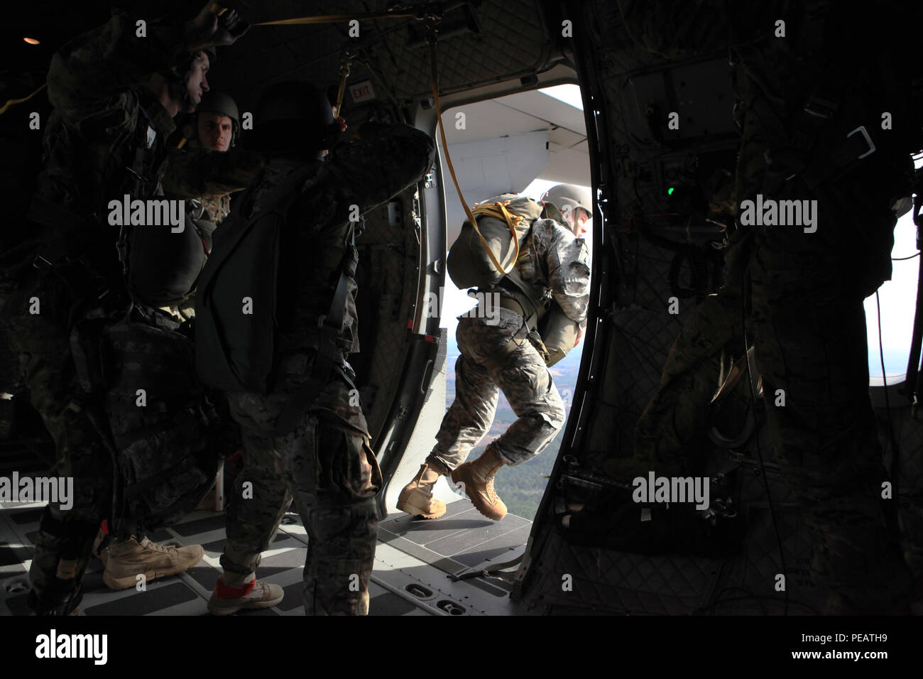 U.S. Army paratroopers with 112th Signal Battalion, 528th Special ...