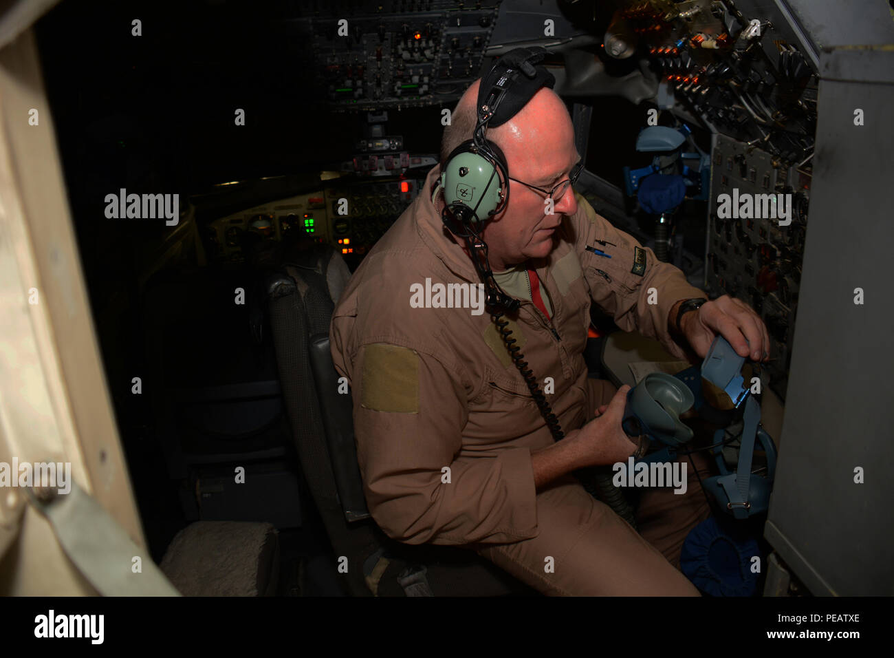 Cockpit oxygen mask hi-res stock photography and images - Alamy