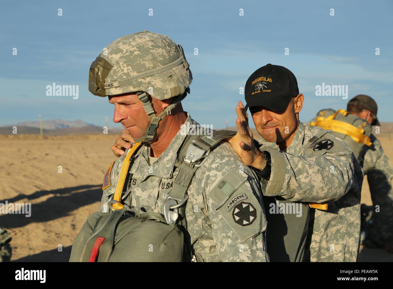 Women jumpmaster hi-res stock photography and images - Alamy