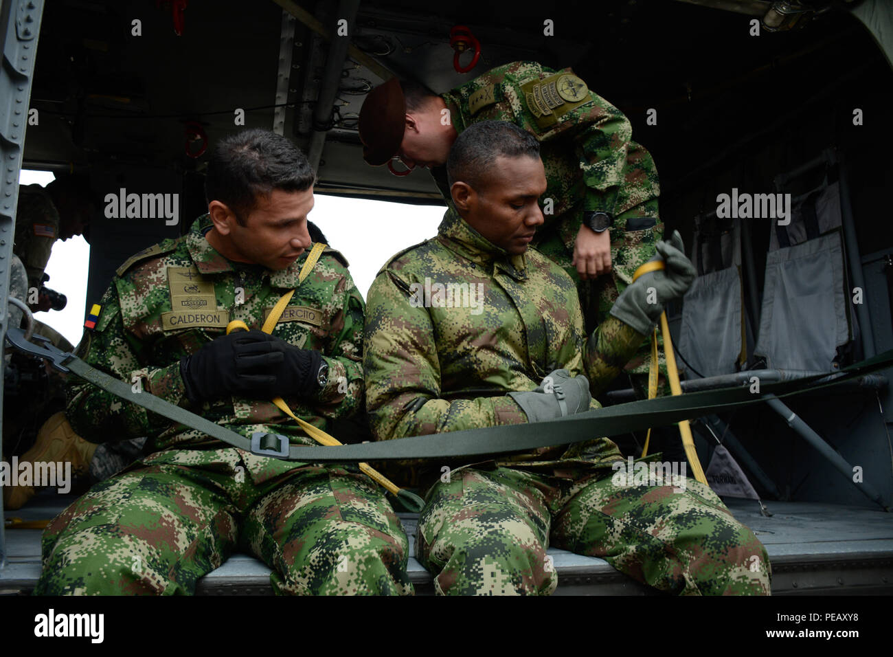 Colombian paratroopers Staff Sgt. Yair Calderon (right) and Jesus ...