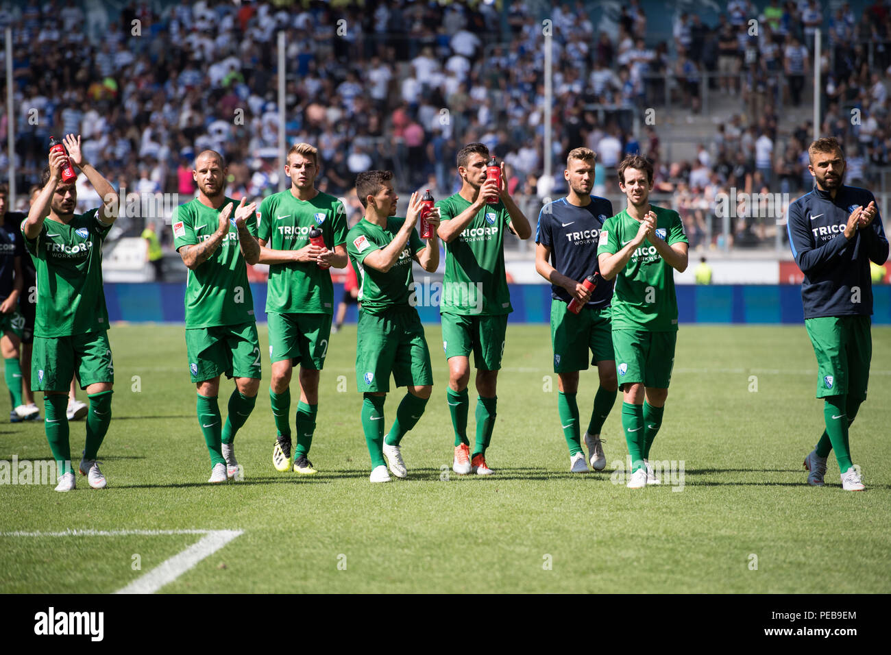Cheers and applause football hi-res stock photography and images - Alamy