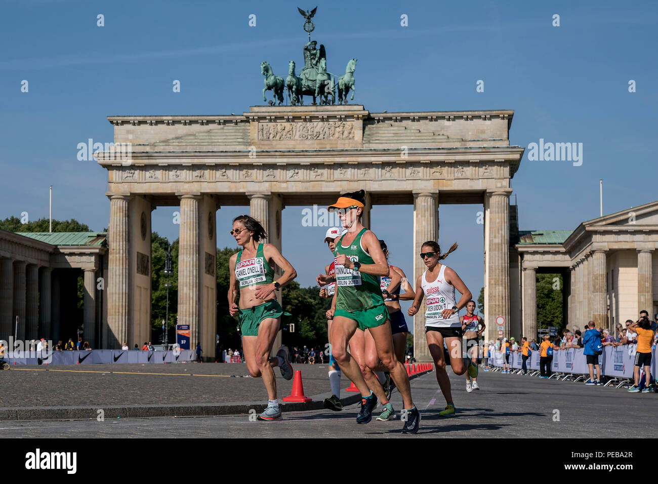 Feature, Laeuferinnen in front of the Brandenburg goal, action ...