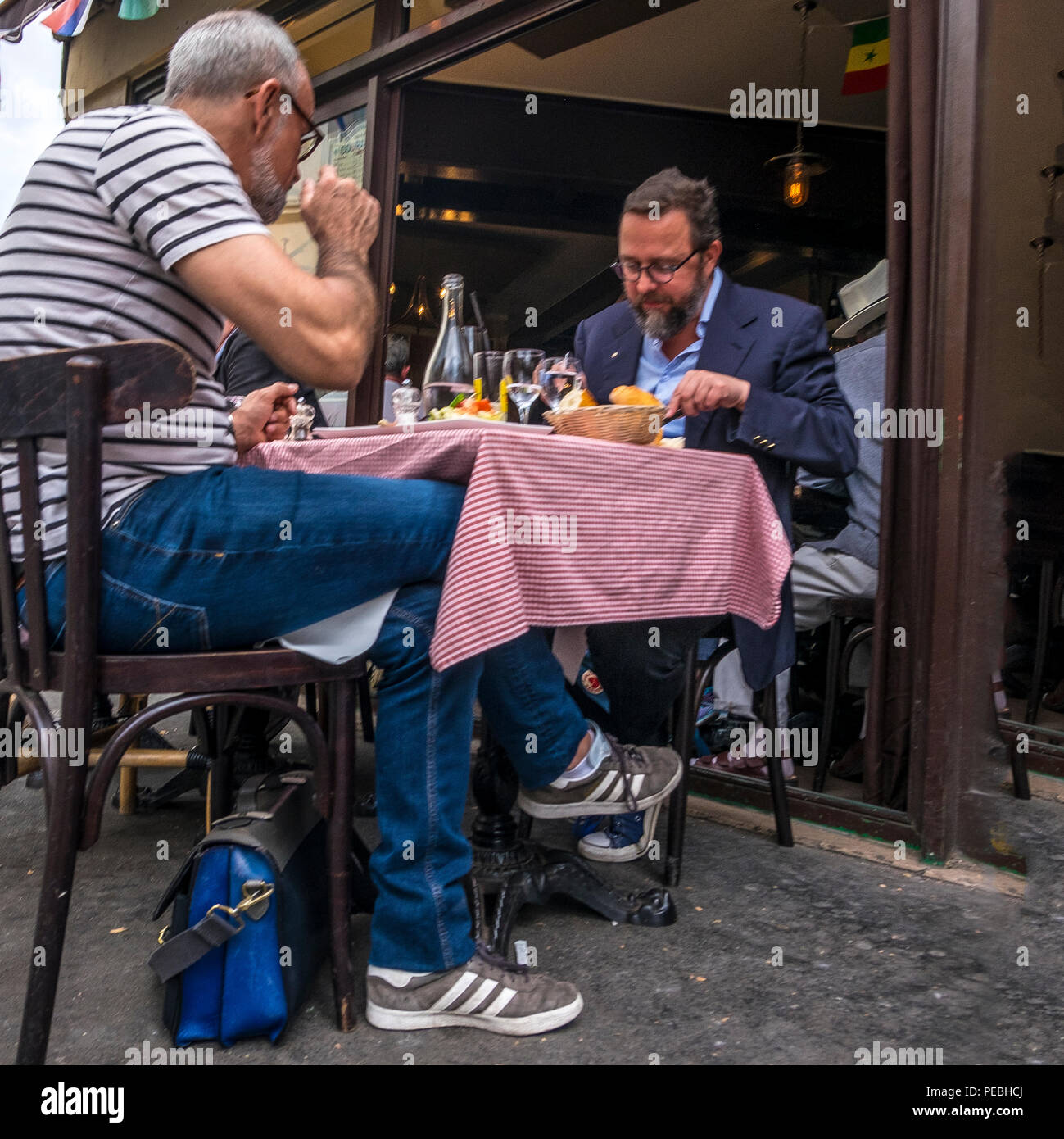 Eating outside at restaurant hi-res stock photography and images - Alamy