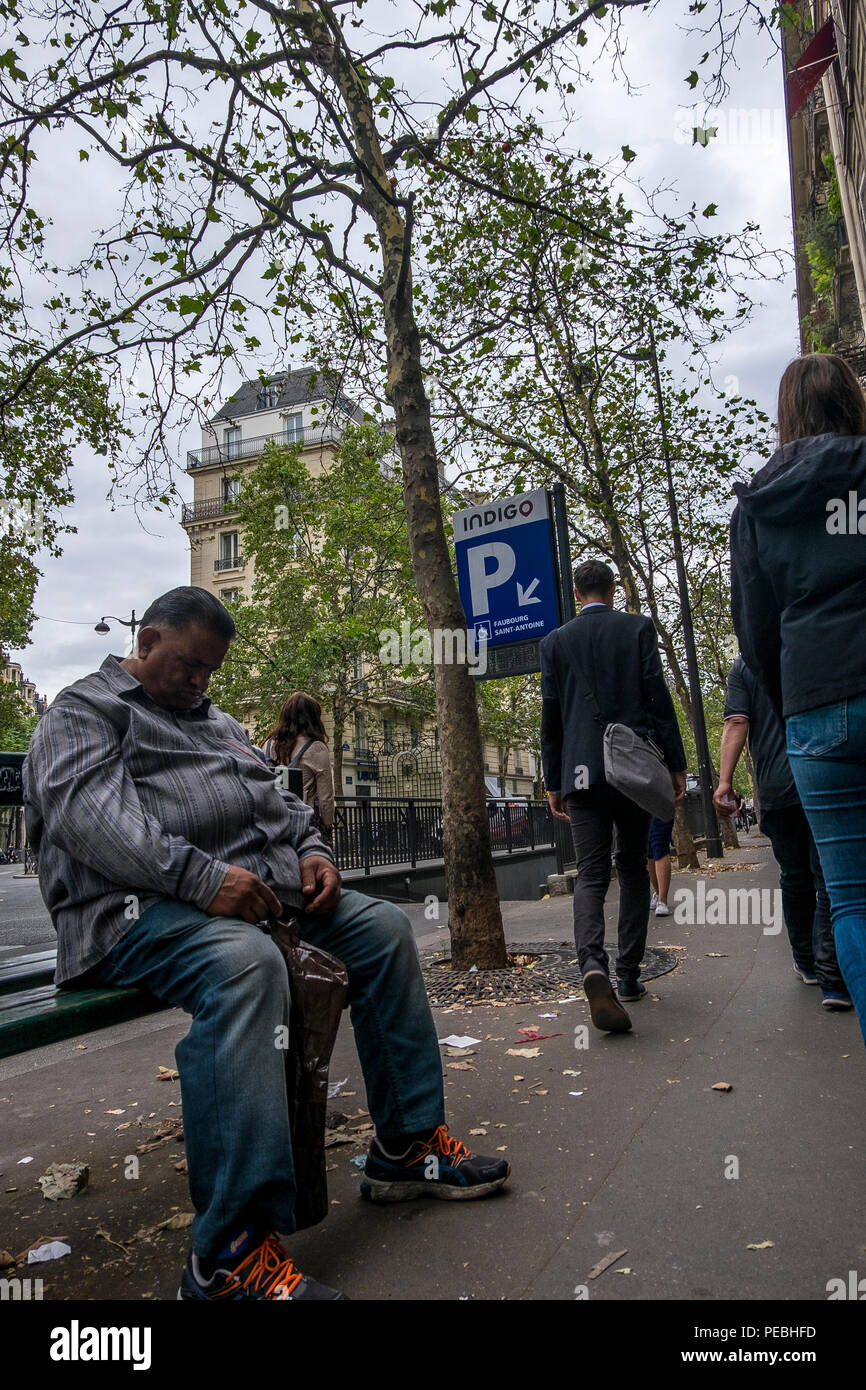 man asleep on a bench in paris, france Stock Photo - Alamy