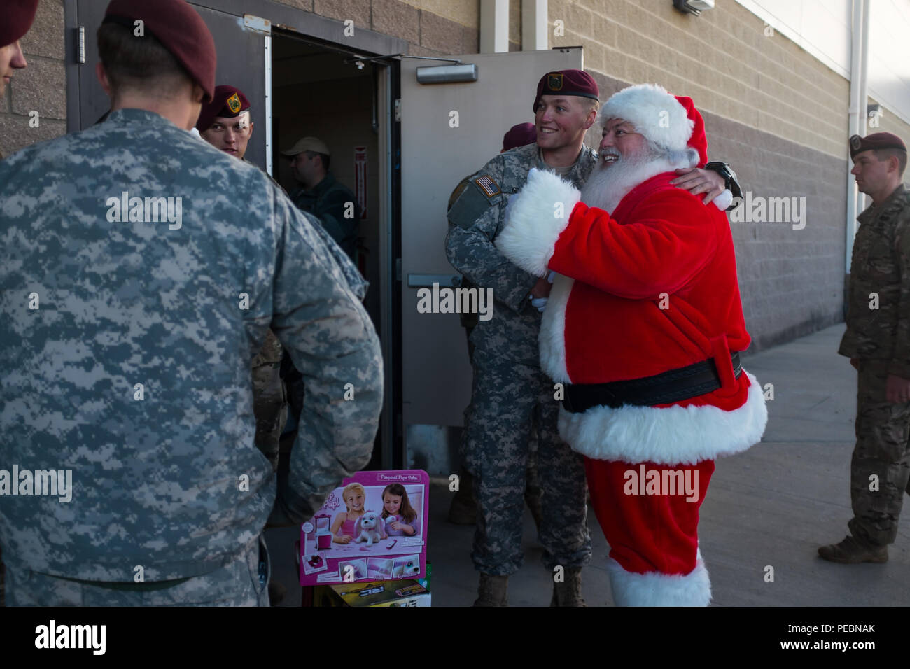 Worlds largest santa claus hi-res stock photography and images - Alamy