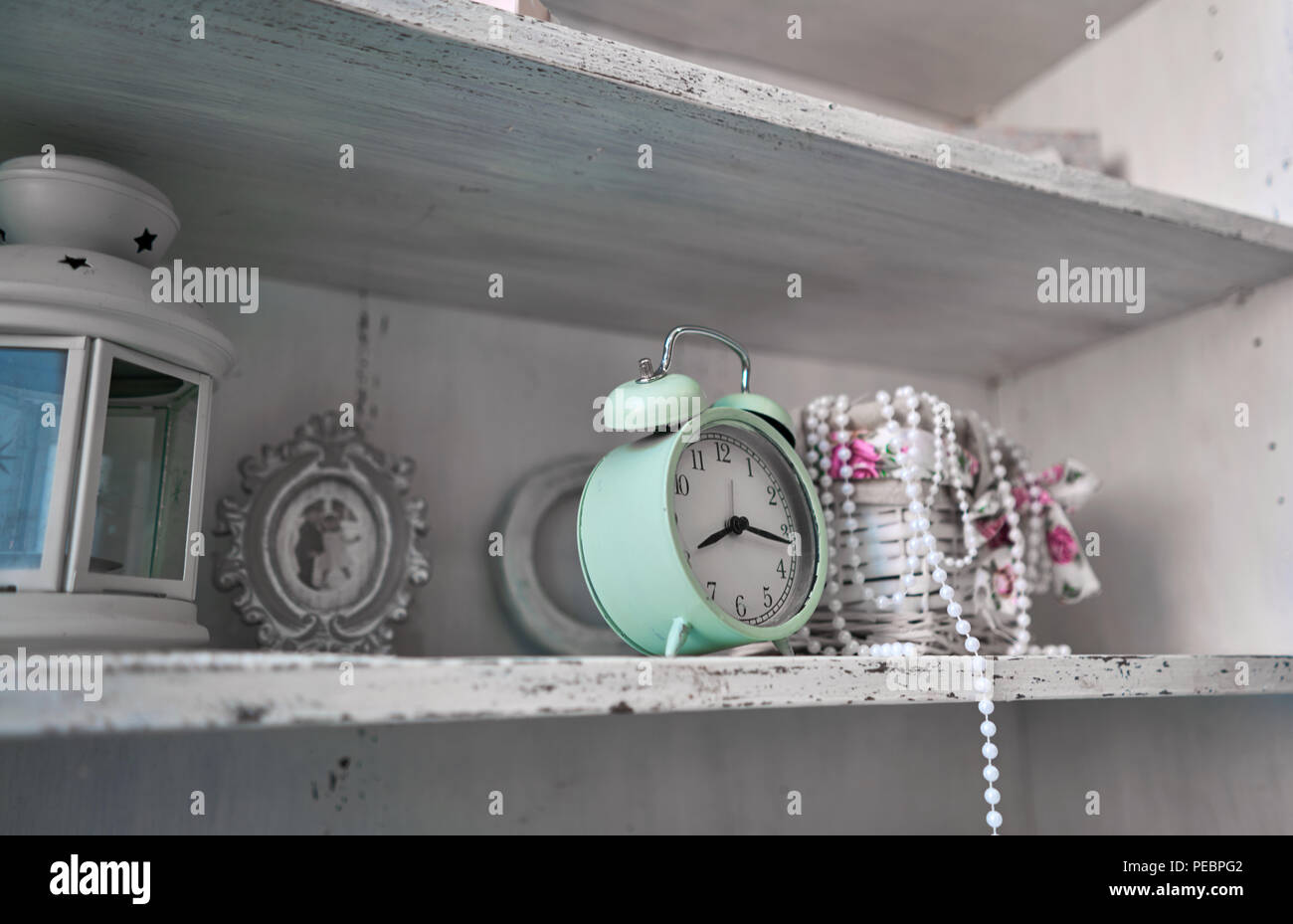 Shelf clock hi-res stock photography and images - Alamy