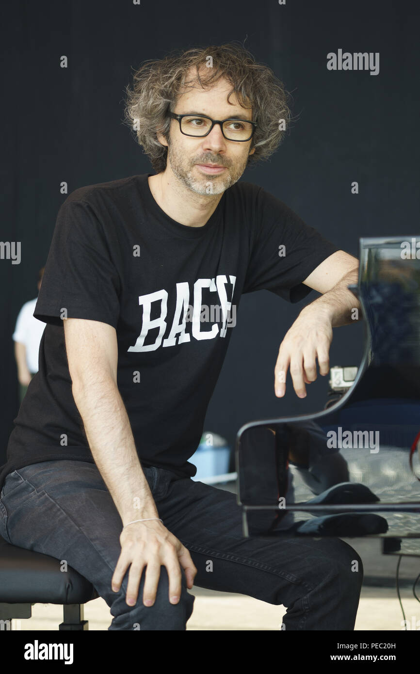 James rhodes pianist hi-res stock photography and images - Alamy