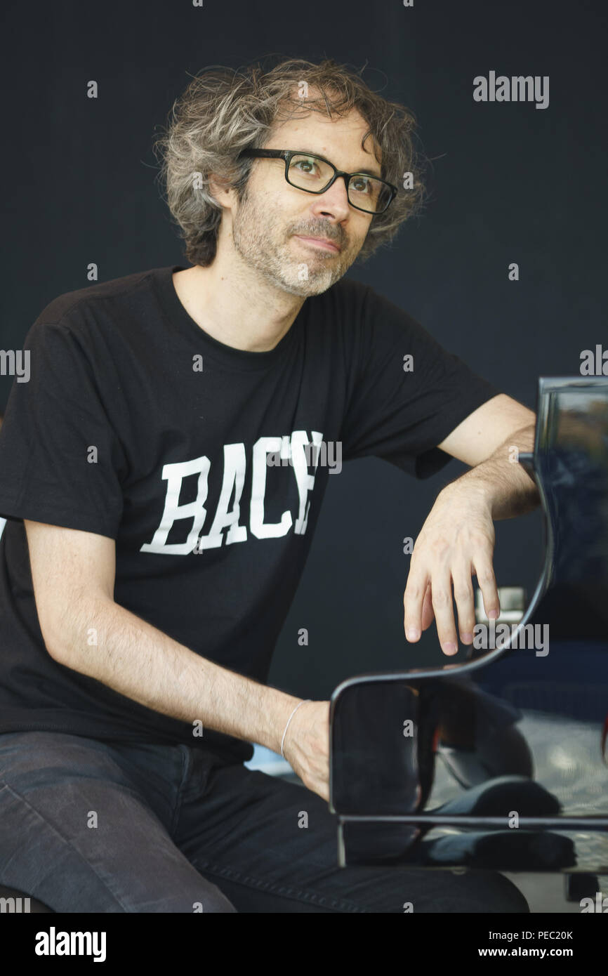 James rhodes pianist hi-res stock photography and images - Alamy