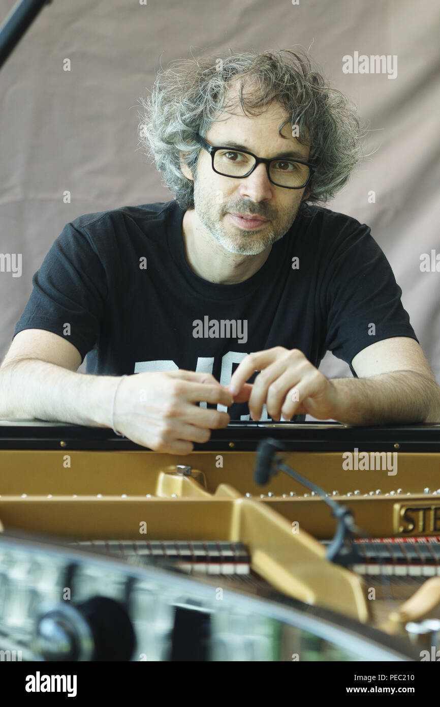 James rhodes pianist hi-res stock photography and images - Alamy