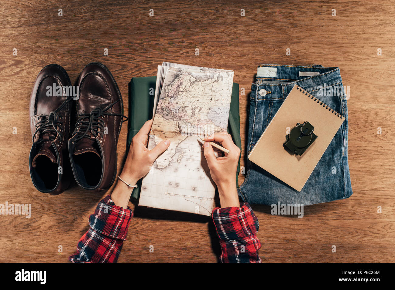 Person holding map hi-res stock photography and images - Alamy