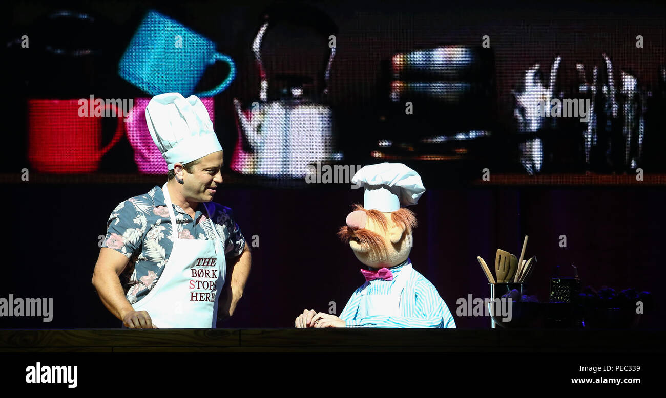 Swedish chef muppets hi-res stock photography and images - Alamy