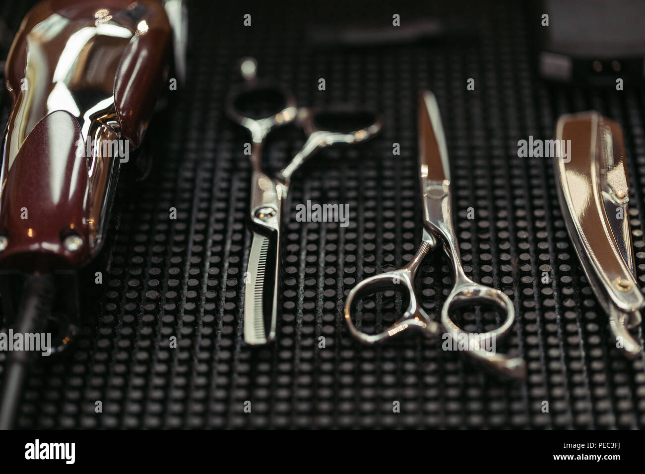 Razor hairdo hi-res stock photography and images - Alamy