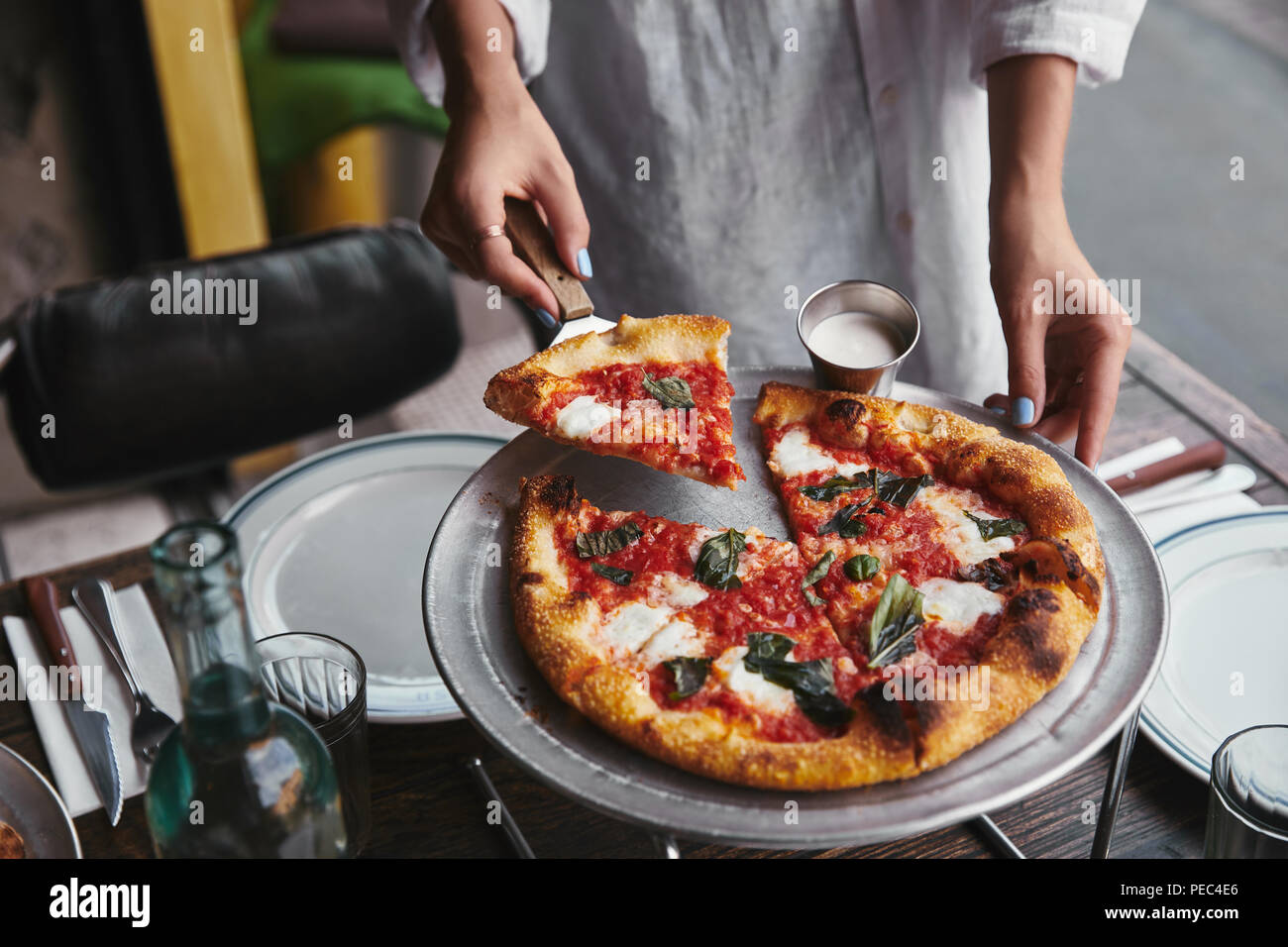 Pizza serving server table hi-res stock photography and images - Alamy