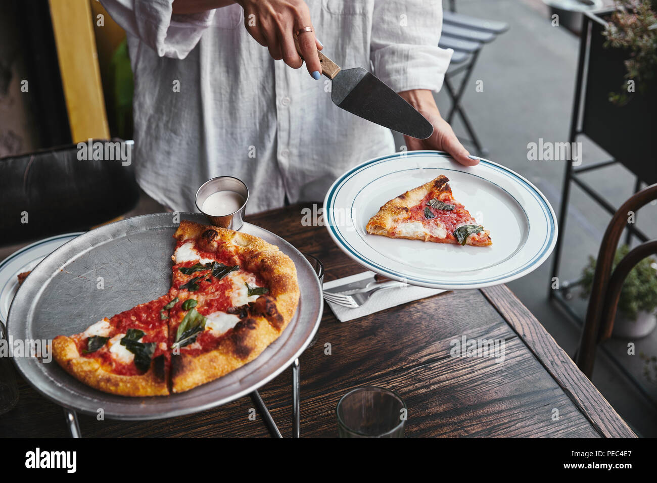 Pizza serving server table hi-res stock photography and images - Alamy