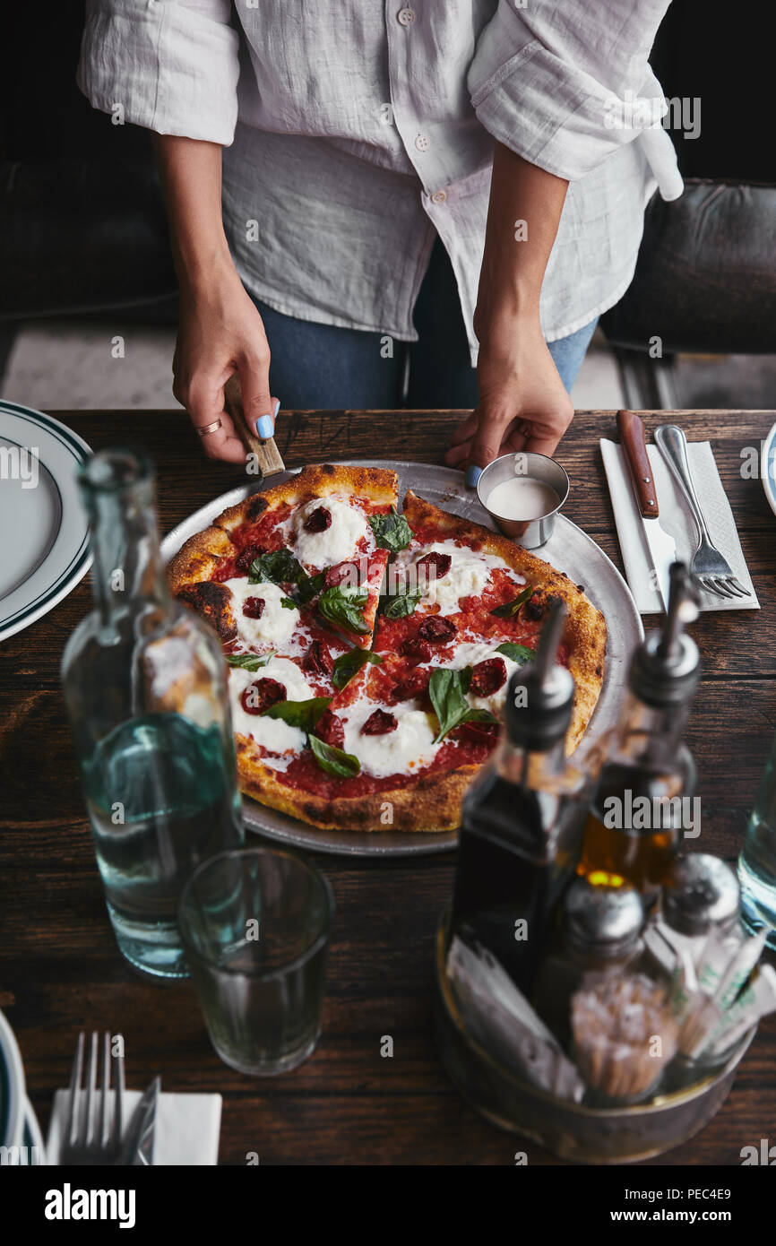 Pizza serving server table hi-res stock photography and images - Alamy