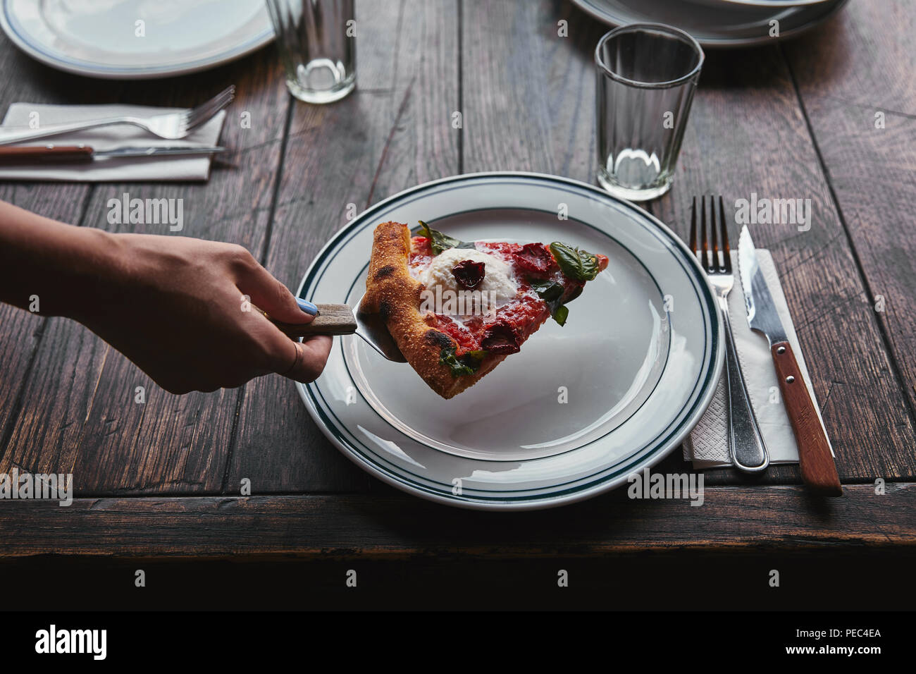 Pizza serving server table hi-res stock photography and images - Alamy