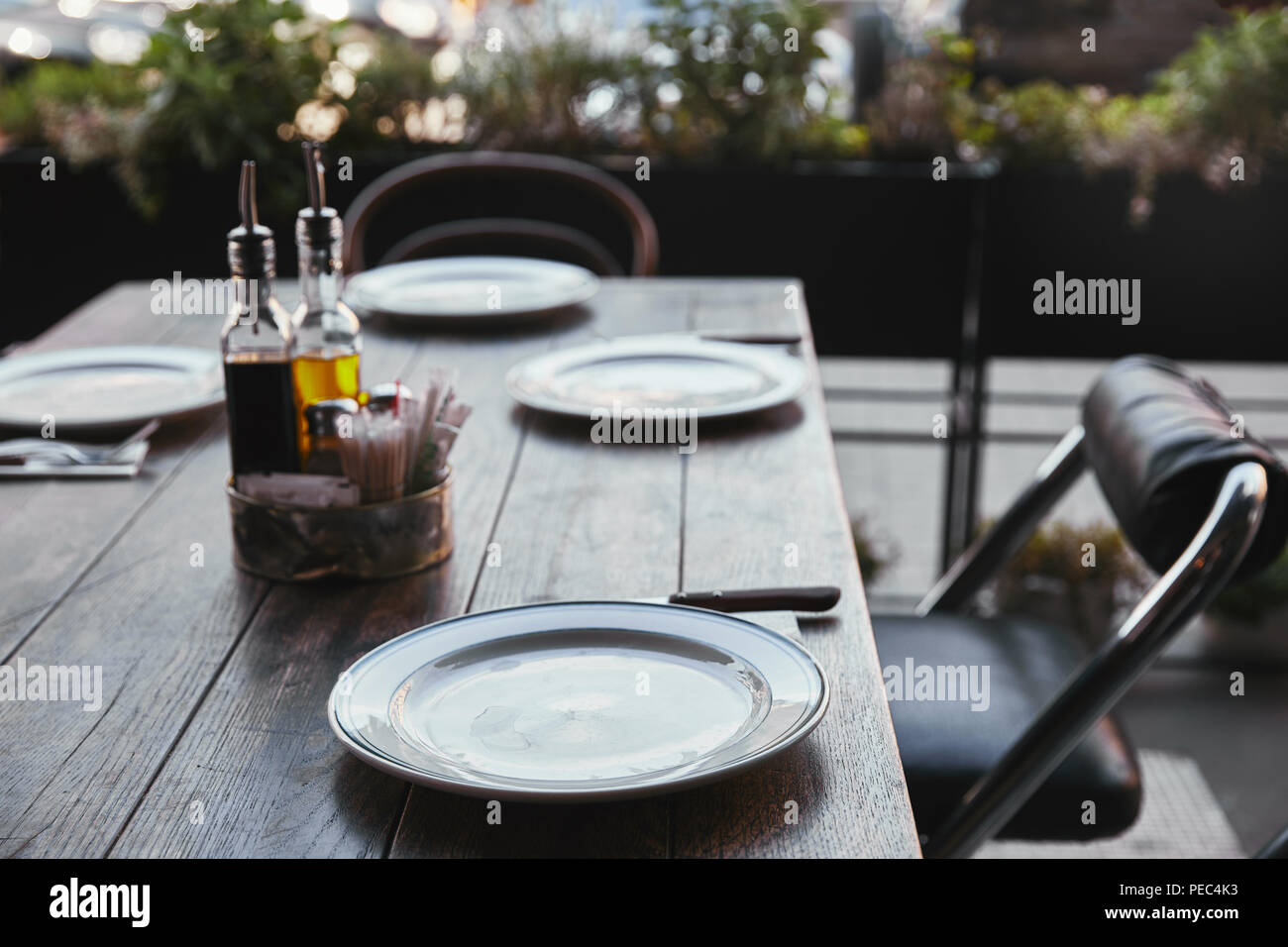 Simple table setting hi-res stock photography and images - Alamy