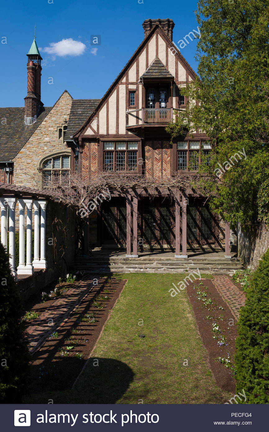 Tudor House And Garden Stock Photos & Tudor House And Garden Stock ...