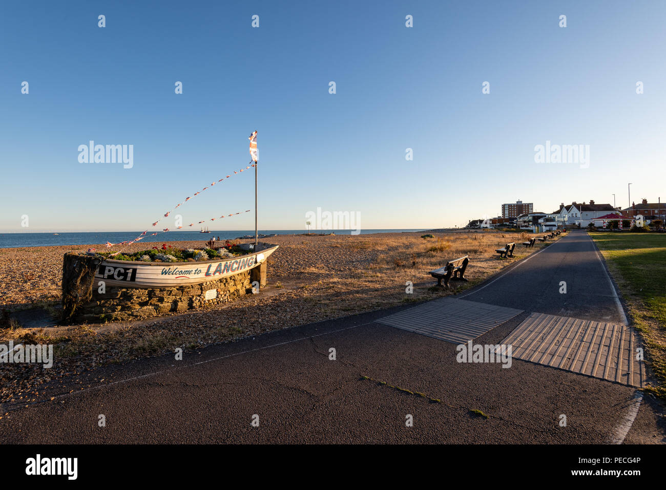 Lancing beach sussex hi-res stock photography and images - Alamy