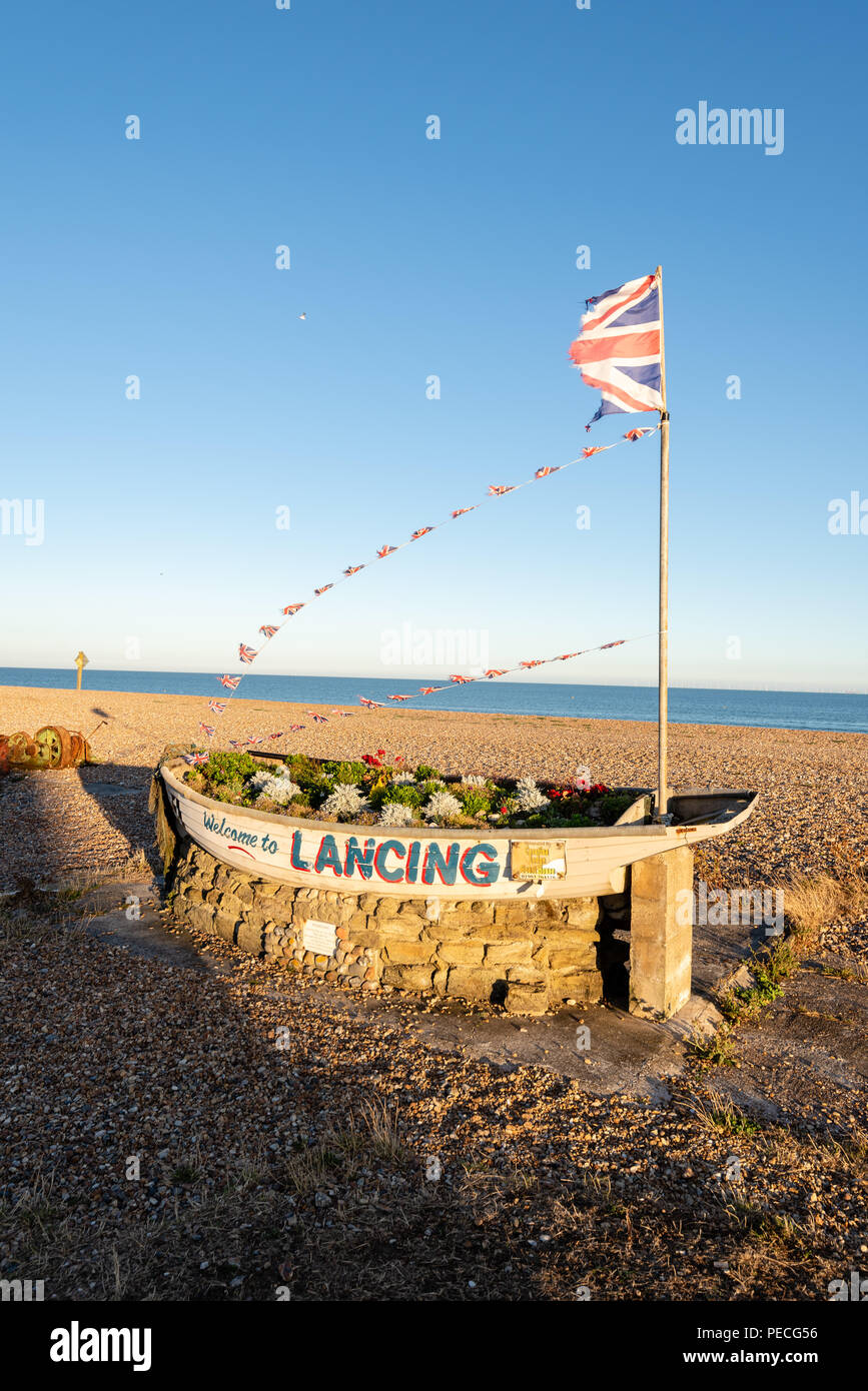 Lancing beach sussex hi-res stock photography and images - Alamy