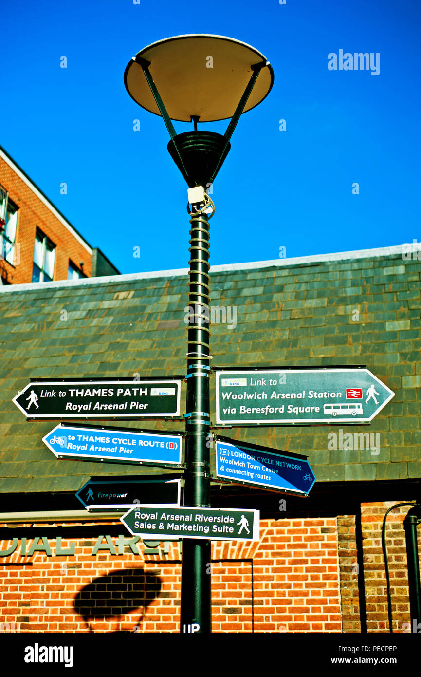 Tourist direction sign hi-res stock photography and images - Alamy