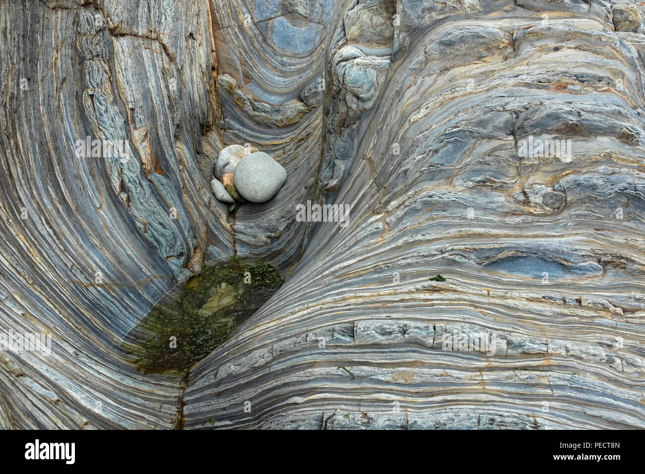 Layers of rocks hi-res stock photography and images - Alamy