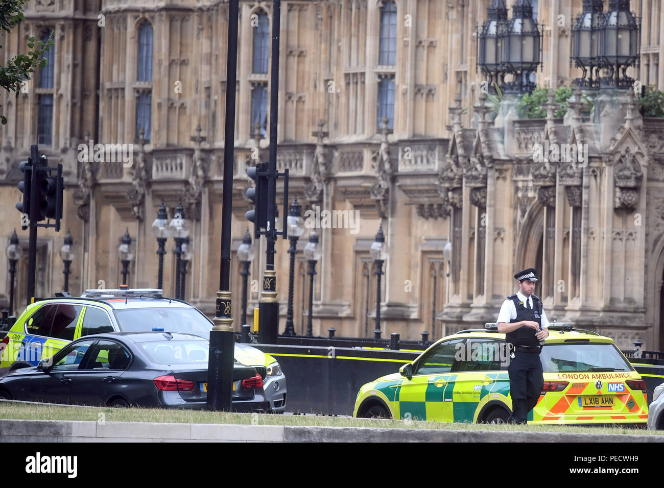 A police officer attends scene hi-res stock photography and images - Alamy