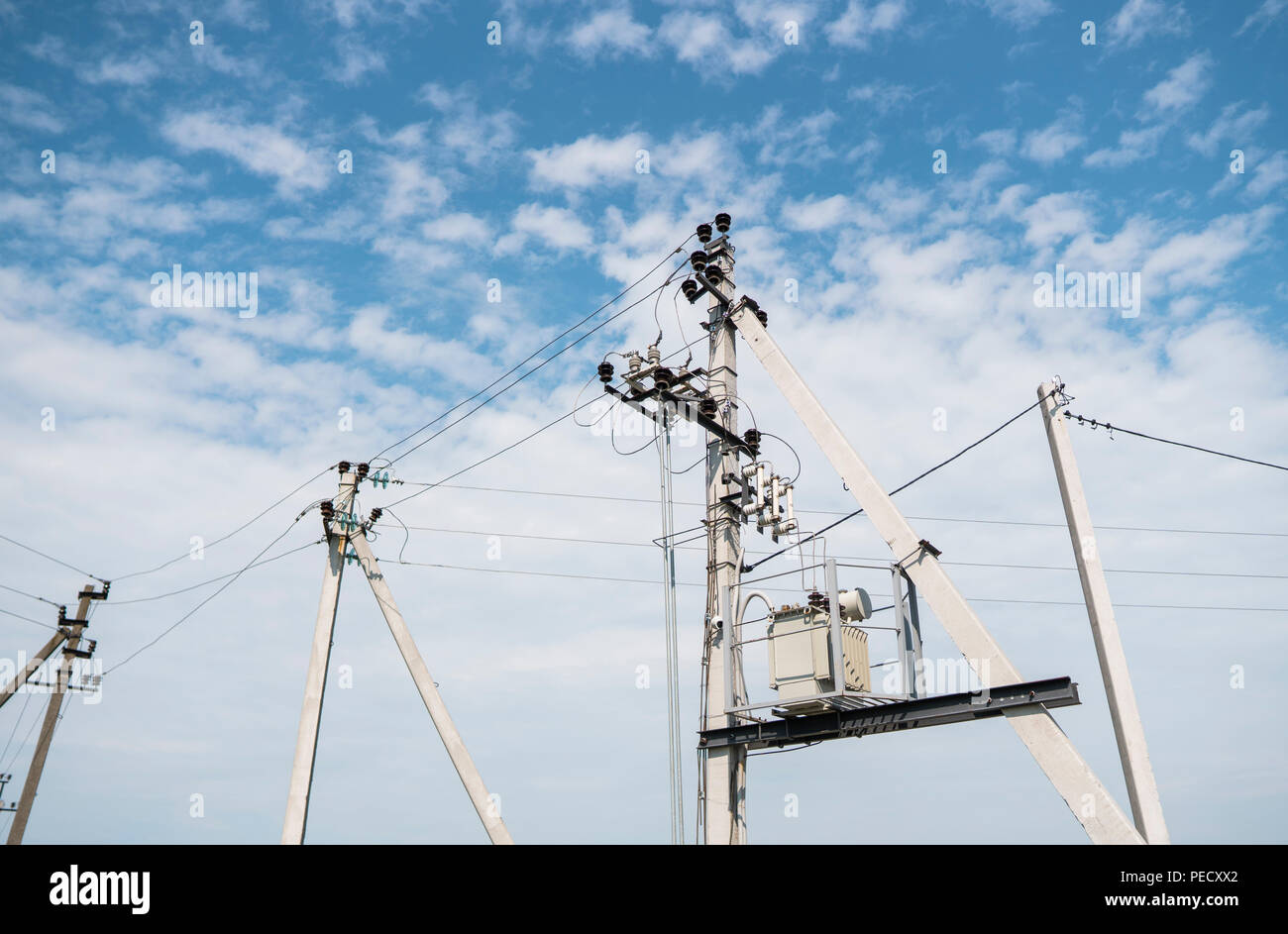 High voltage cable hi-res stock photography and images - Alamy