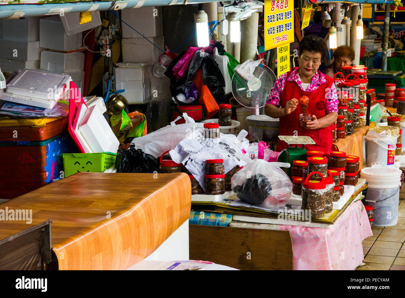 Jeju island fish market hi-res stock photography and images - Alamy