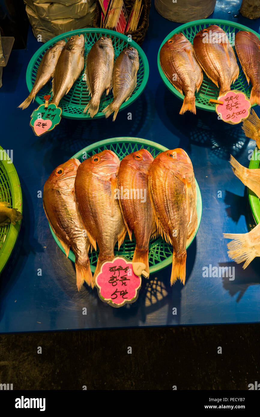 Jeju island fish market hi-res stock photography and images - Alamy