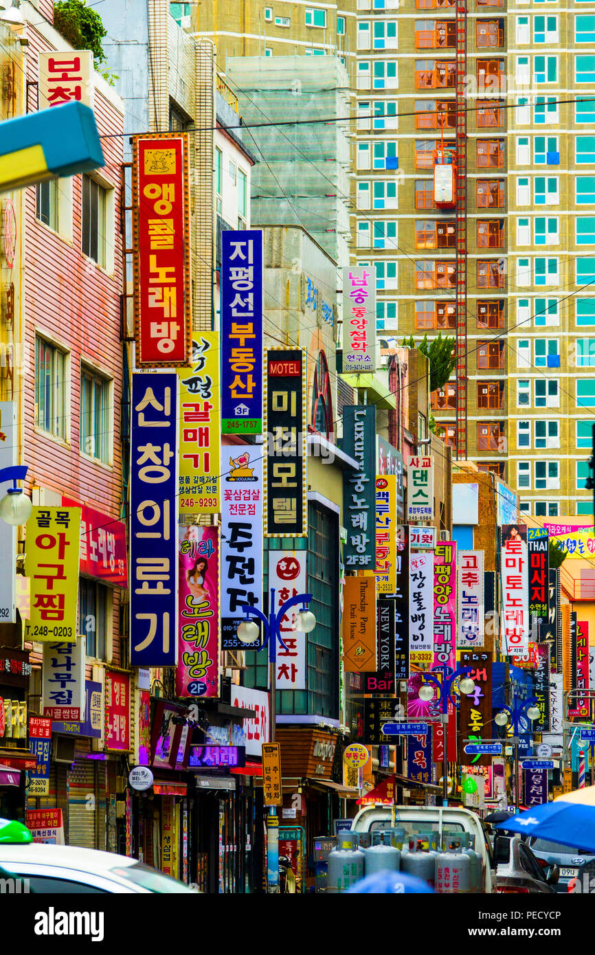 Korean signs hi-res stock photography and images - Alamy