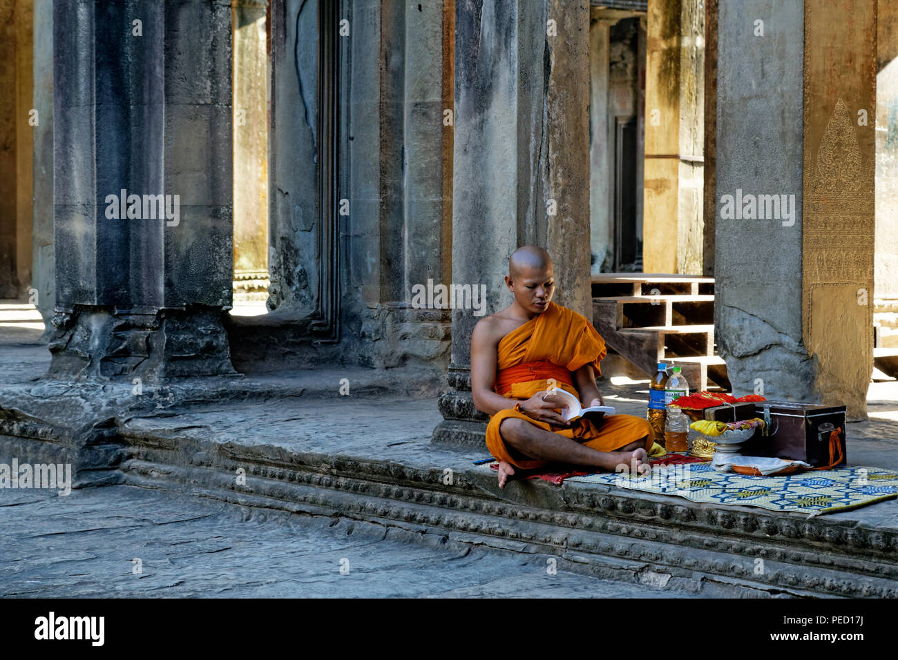 Inside angkor wat temple hi-res stock photography and images - Alamy