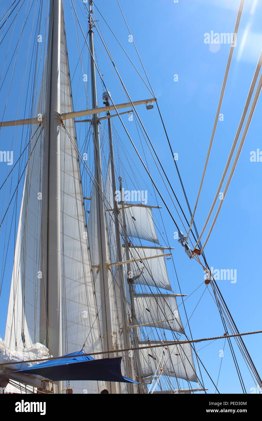 Clipper ship sails and rigging Stock Photo - Alamy